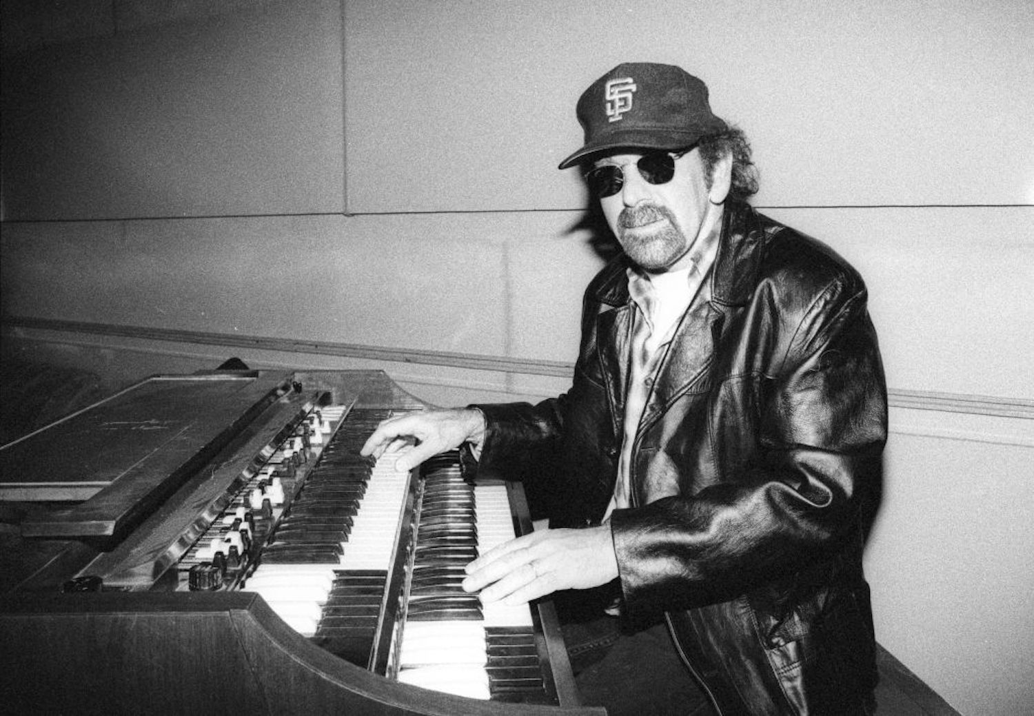 Bob Dylan's Longtime Keyboardist Dead After Cancer Battle: Barry ...