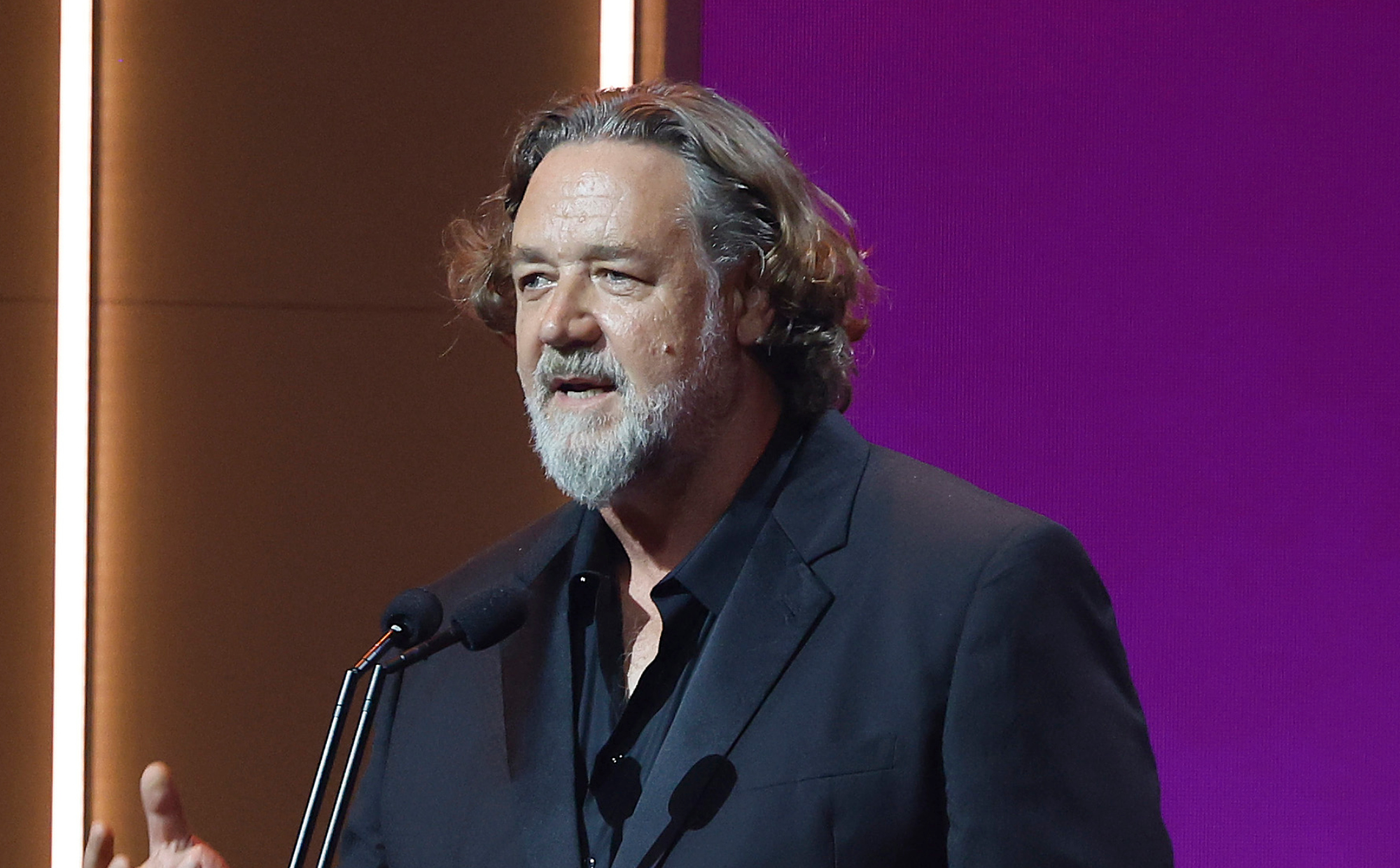 Russell Crowe Shows Off Weight Loss Transformation - PopCulture.com