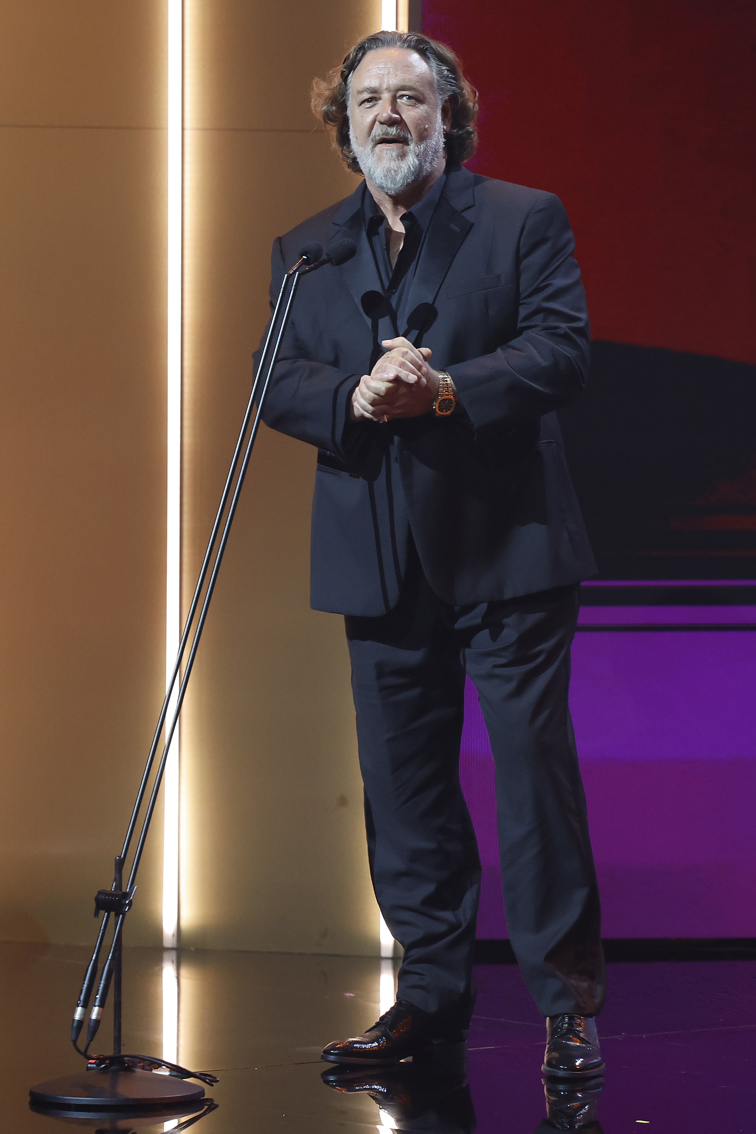 Russell Crowe Shows Off Weight Loss Transformation - PopCulture.com