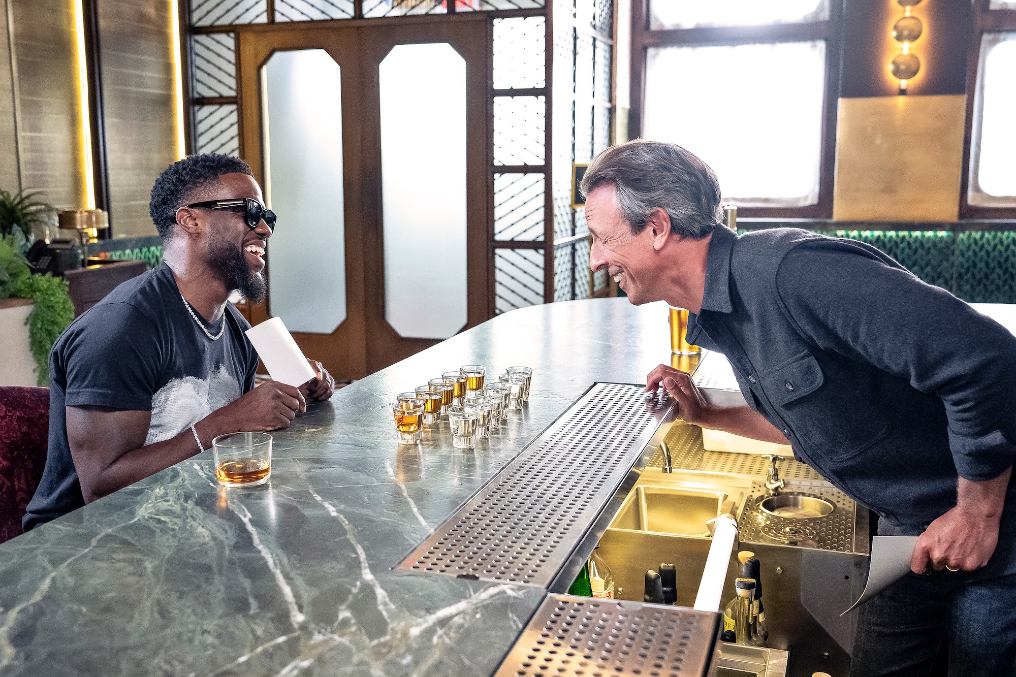 Kevin Hart Says He 'Almost Died' While Drinking With Seth Meyers ...