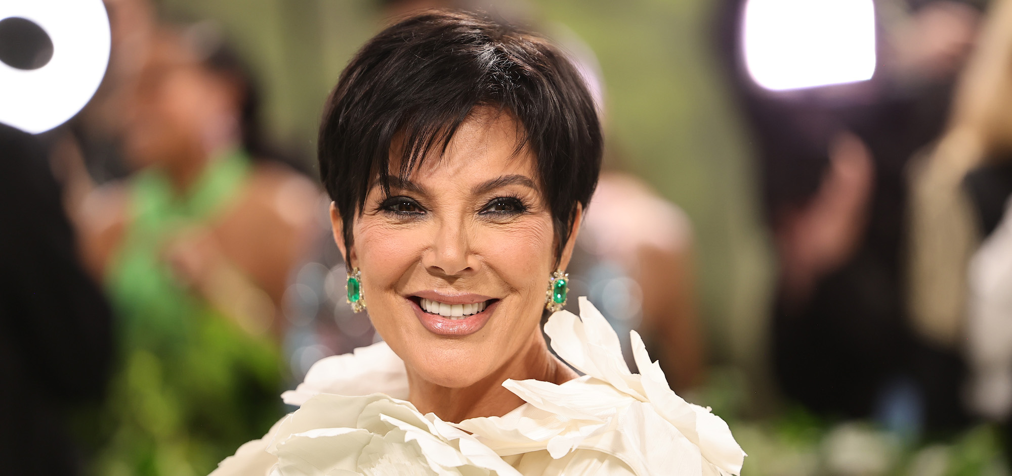 Kris Jenner Ditches Her Signature Pixie Cut Hairstyle for Bold New Look ...