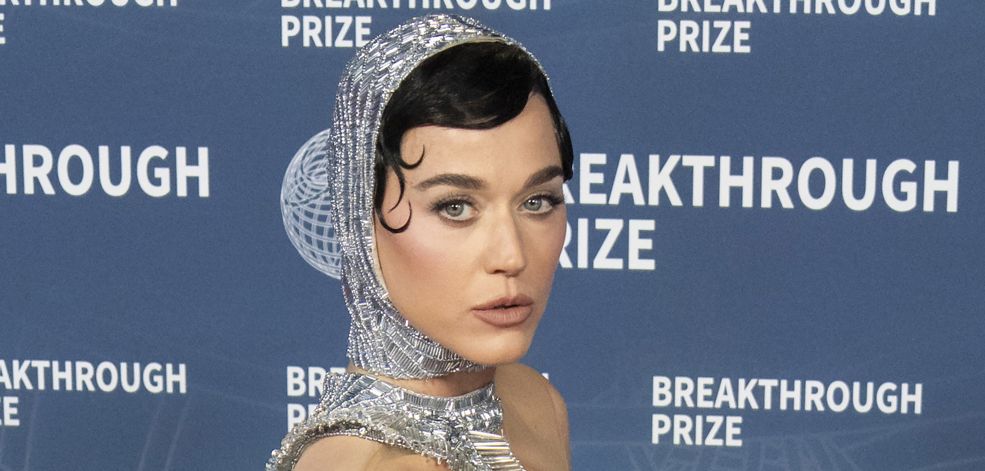 Katy Perry's Bra Breaks in Wardrobe Malfunction Onstage During ...