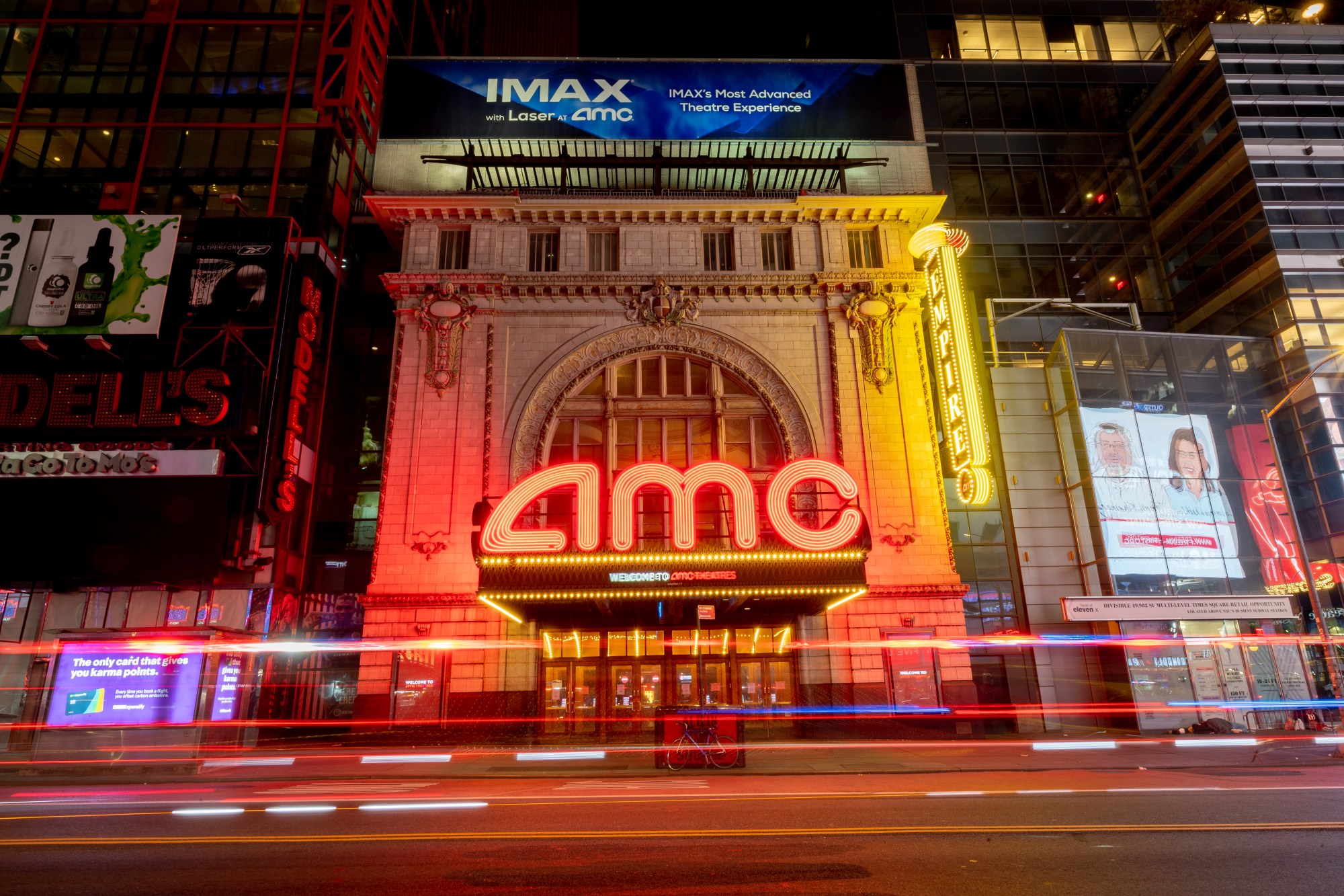 AMC Movie Theaters Open on New Year's Day? Hours, Explained ...