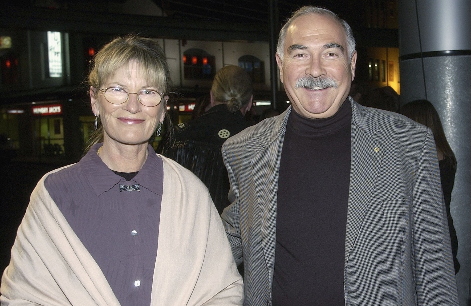 ABC Sitcom Star Dies After Alzheimer's Diagnosis: Henri Szeps Was 81 ...