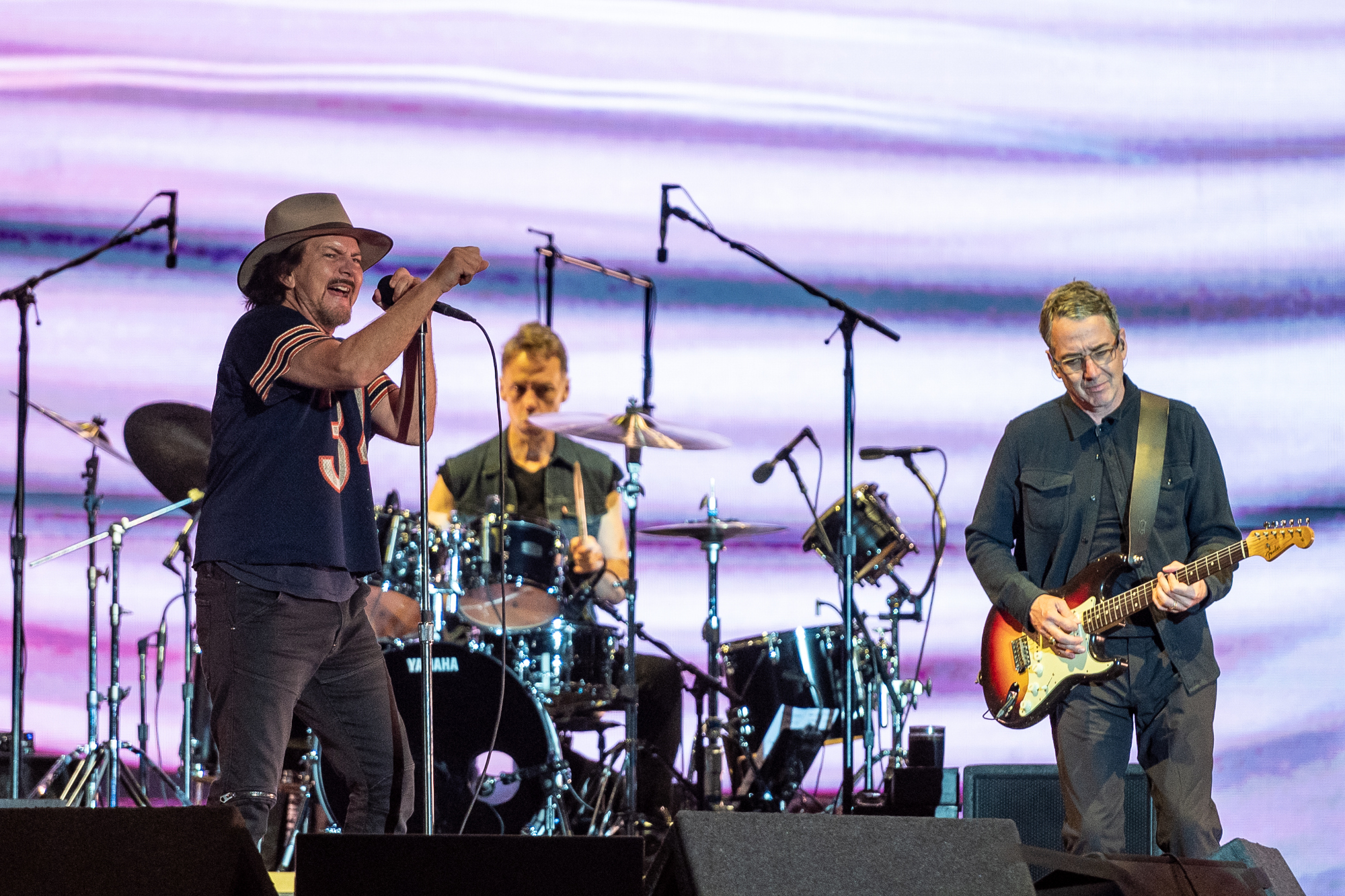 Pearl Jam Rocker Quits Band - PopCulture.com