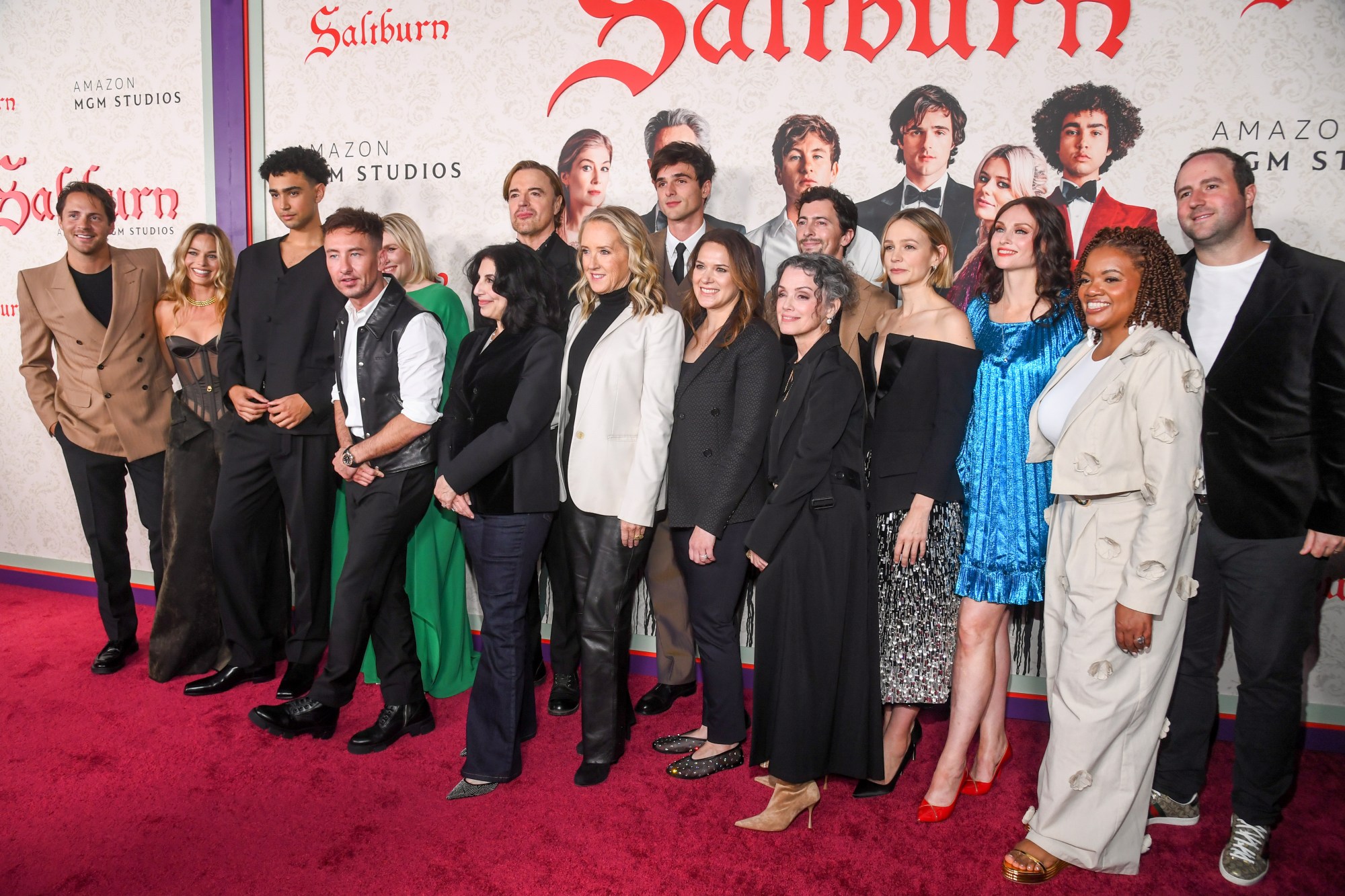 Margot Robbie and Jacob Elordi Embrace, Nearly Kiss in 'Wuthering ...