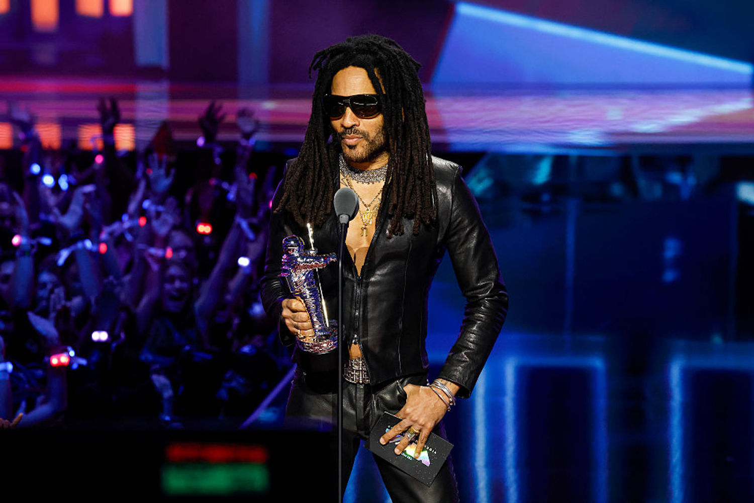 3 Lenny Kravitz Photos From the 2025 VMAs That Prove He Doesn't Age ...