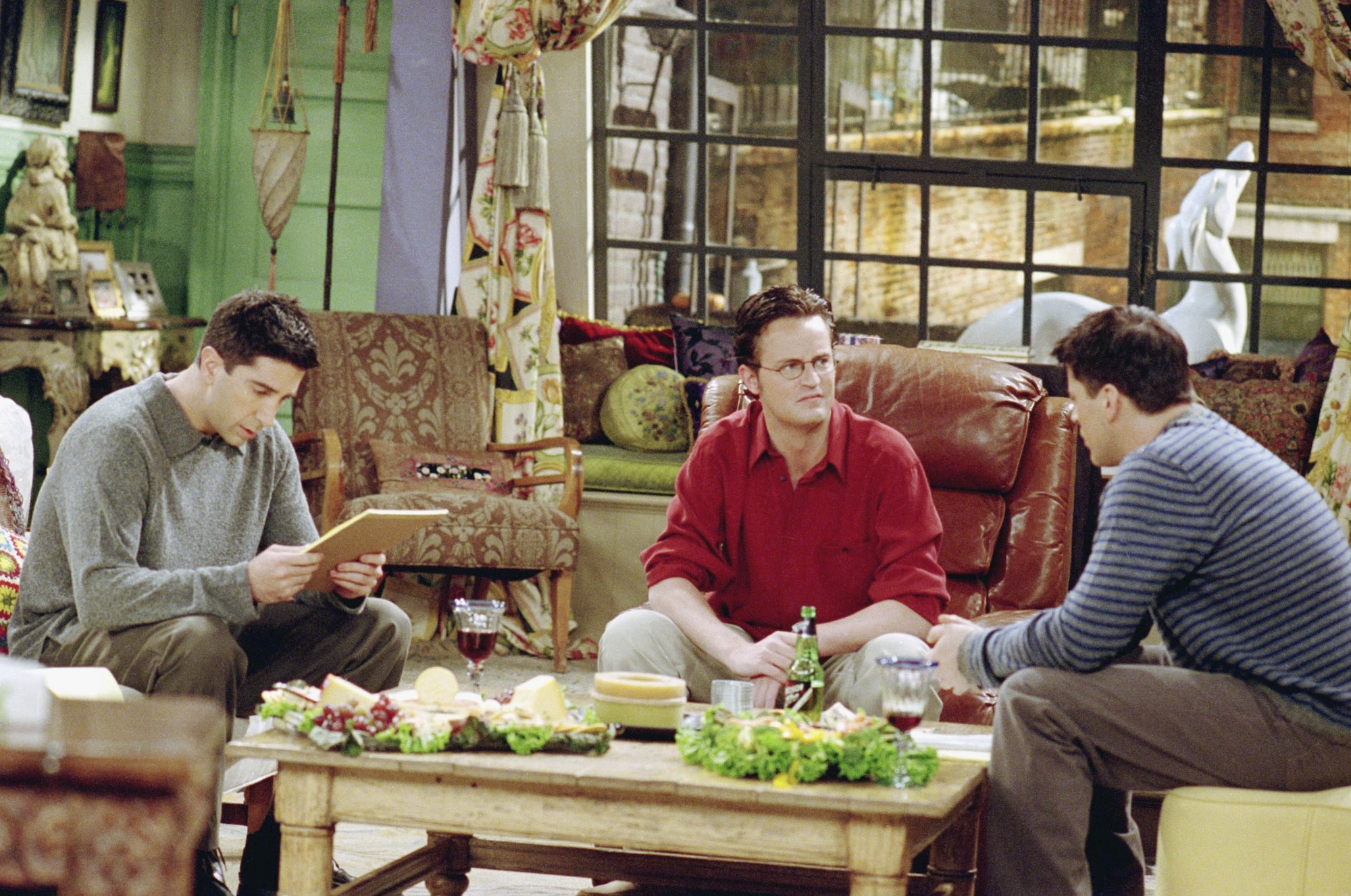 All 10 'Friends' Thanksgiving Episodes (Episode Guide) - PopCulture.com