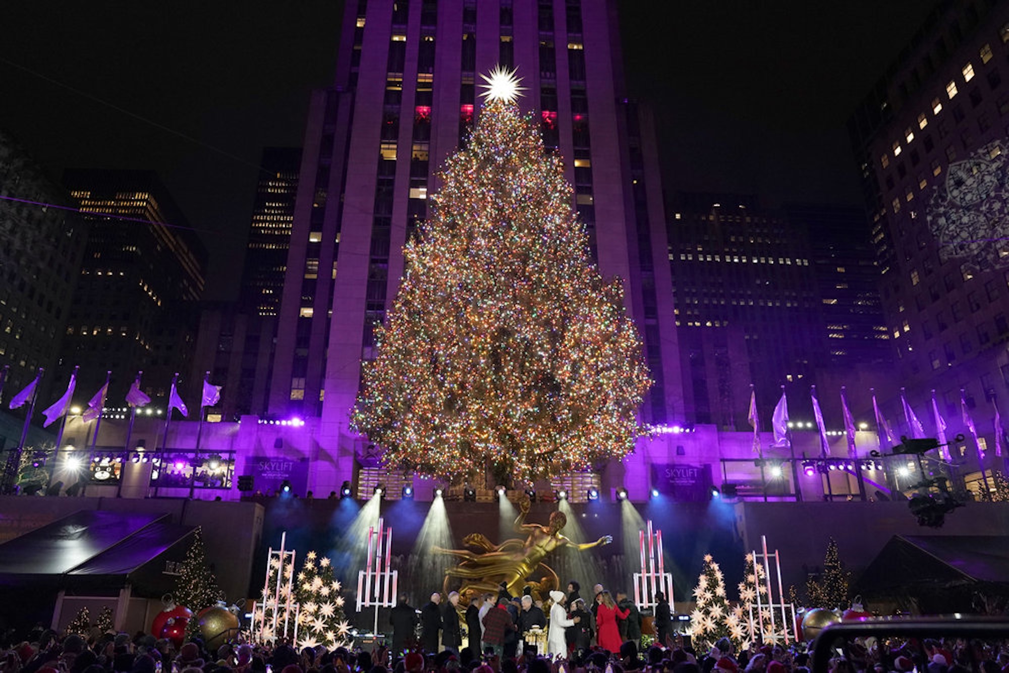 NBC Station Botches Christmas Tree Lighting, Cuts to Commercial During ...