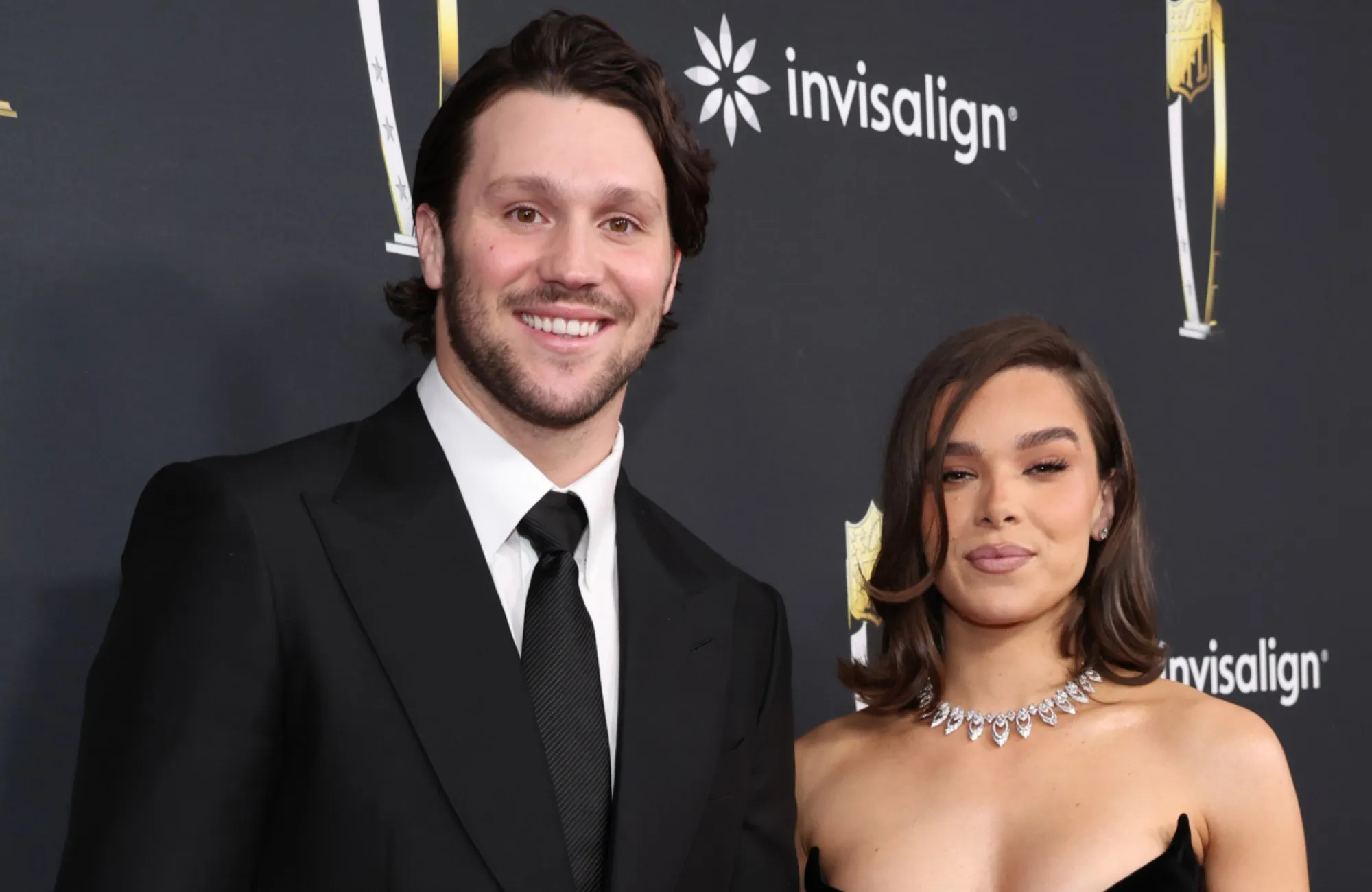 Hailee Steinfeld Shows off Baby Bump at Golden Globes as Husband Josh ...