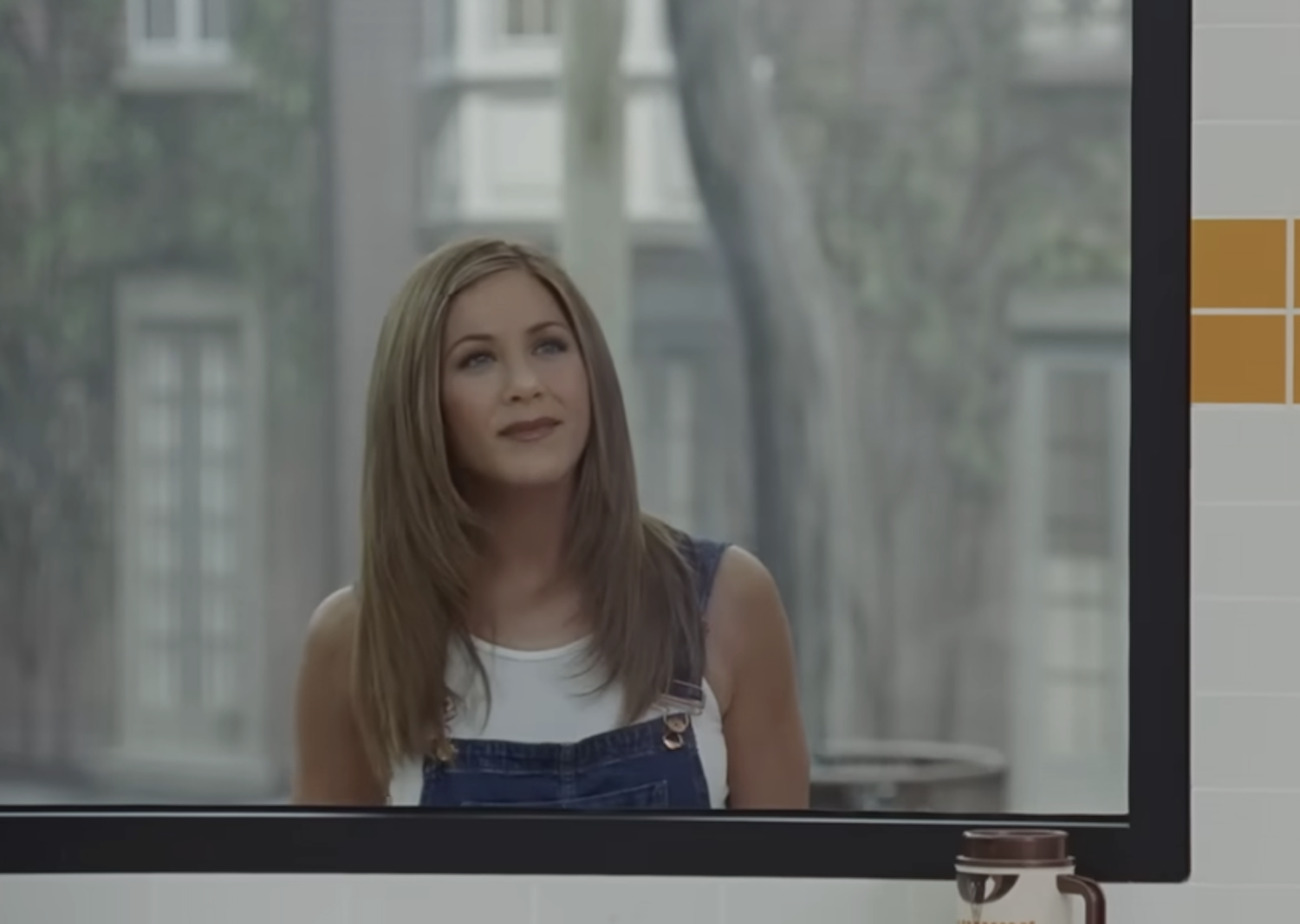 Jennifer Aniston Transforms Into Her 'Friends'-Era Self for Dunkin ...