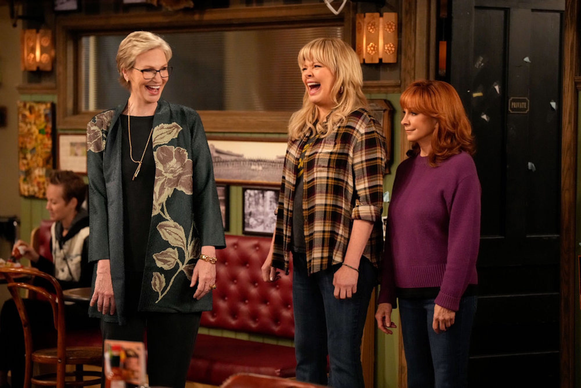 ‘Happy’s Place’ Guest Star Jane Lynch Talks Val’s Deception and What ...