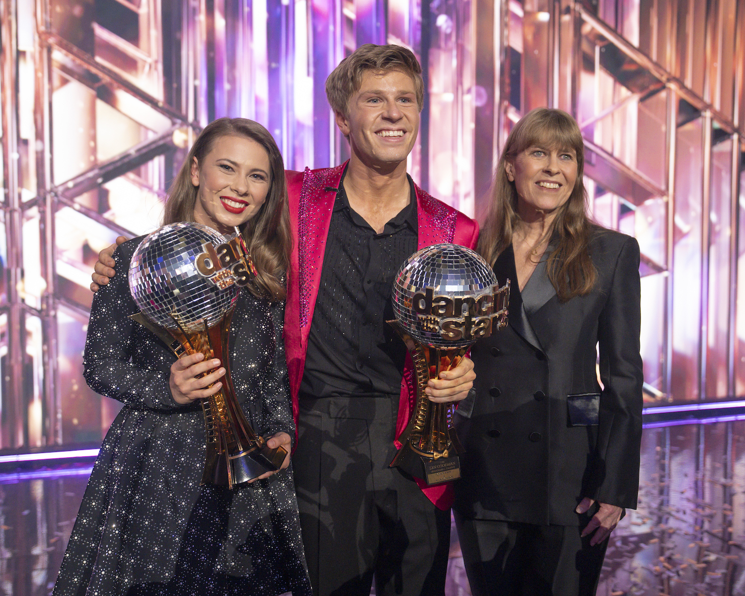 Terri and Robert Irwin Give Health Update on Bindi Irwin Amid ...